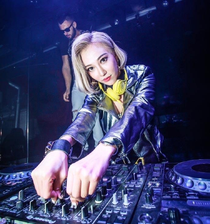 DJKAKA - 快懂百科